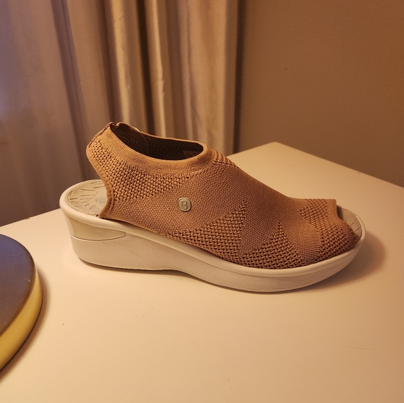 Bzees | Shoes | Bzees Secret Wedge Sandal | Poshmark